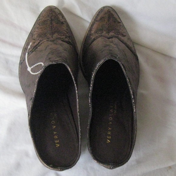 Very Volatile | Shoes | Very Volatile Clog Cowboy Boots Leather Daytons ...
